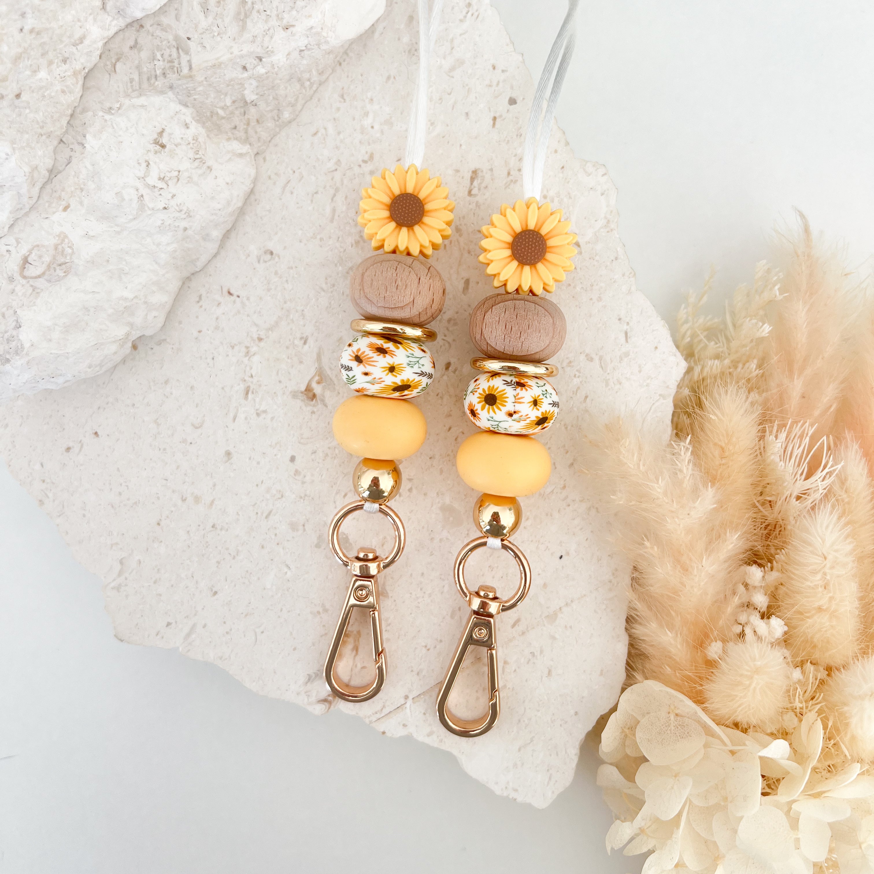 Sunshine Daisy Beaded Lanyard – Scrunchie Luxe