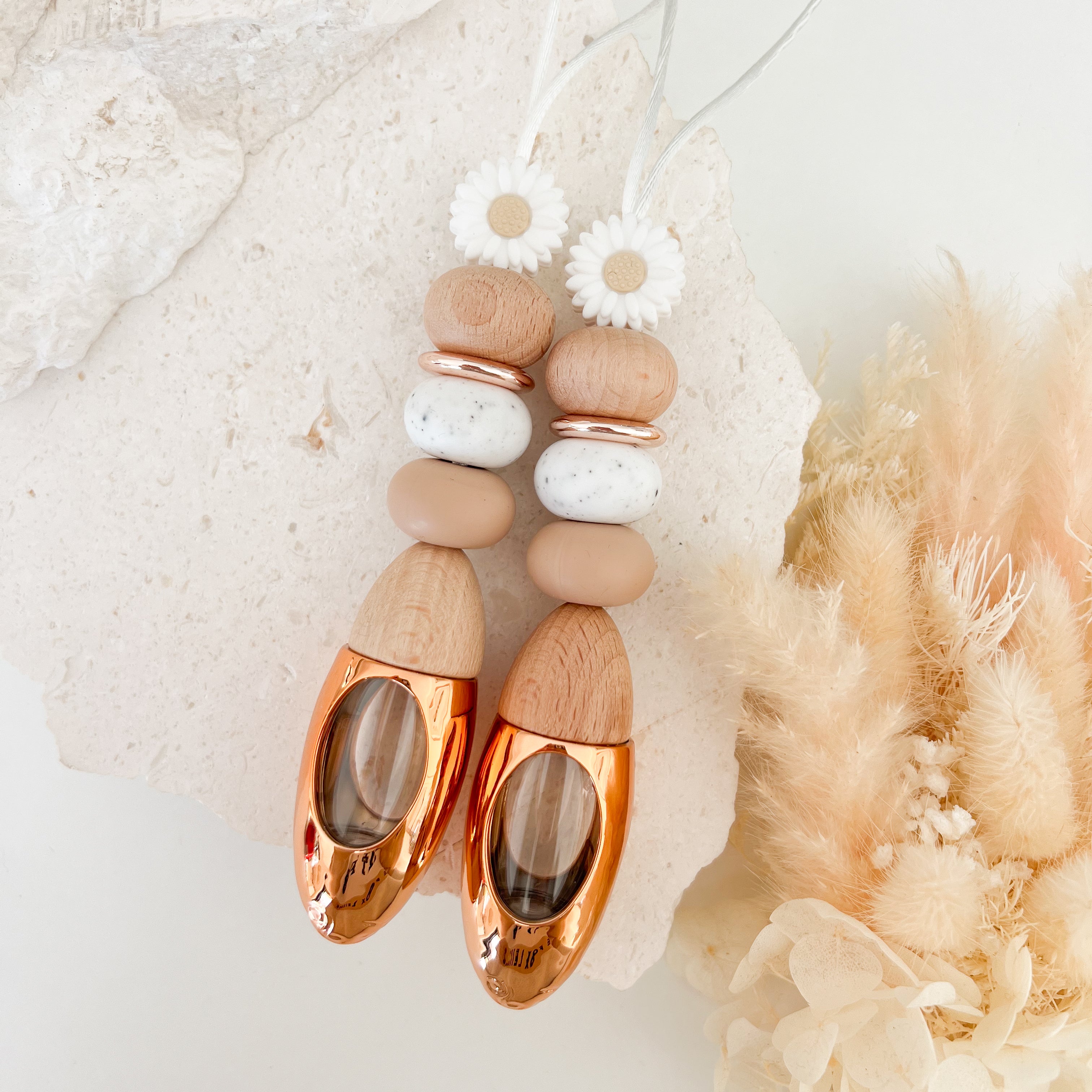 Beige Daisy Diffuser – Scrunchie Luxe